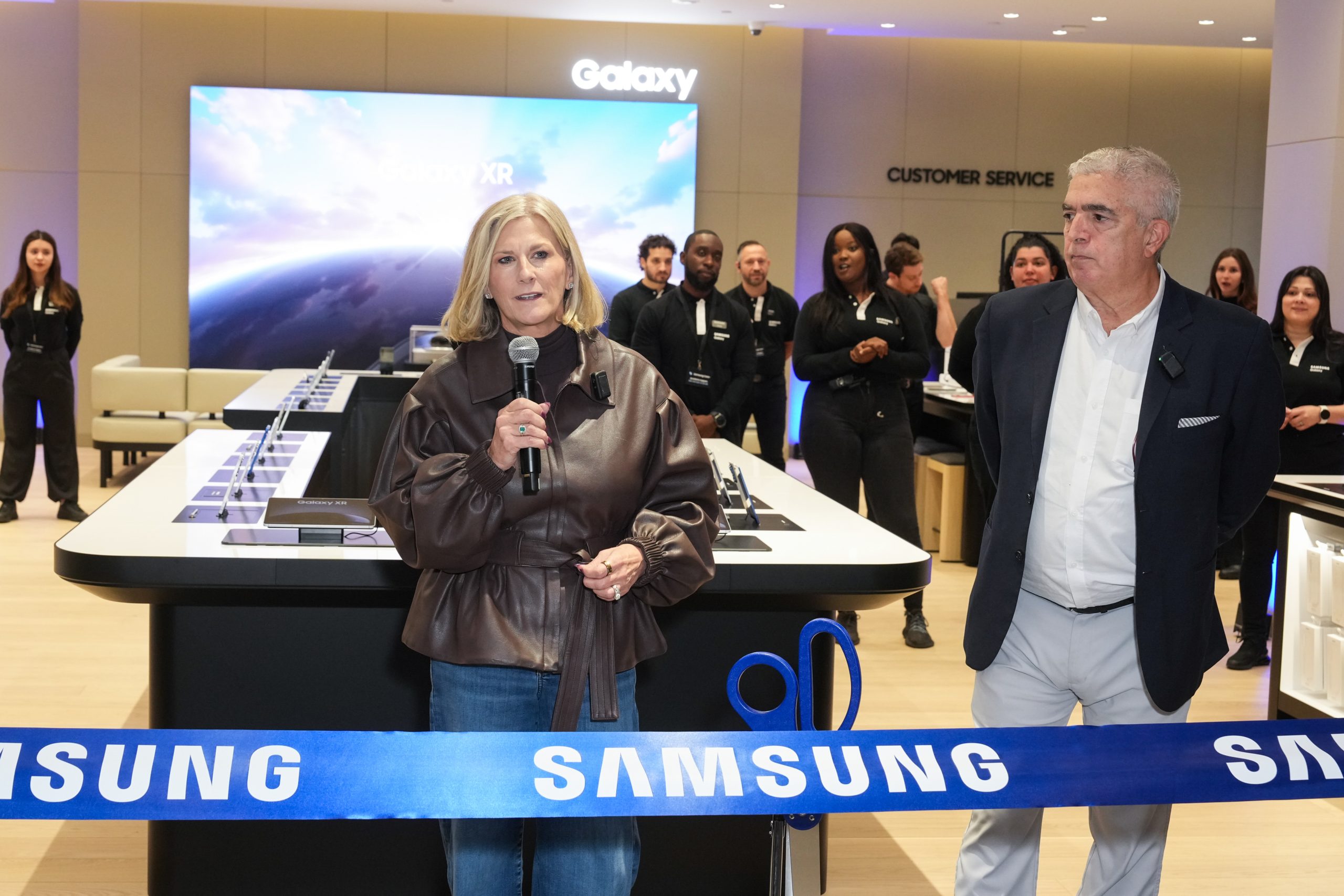 New Samsung Experience Stores Open the World of Galaxy
