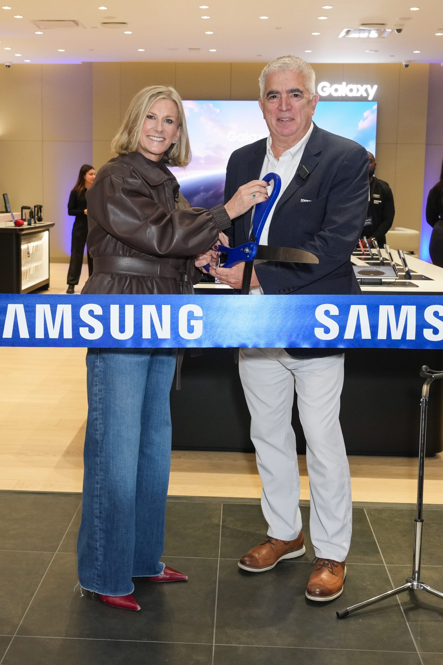 New Samsung Experience Stores Open the World of Galaxy