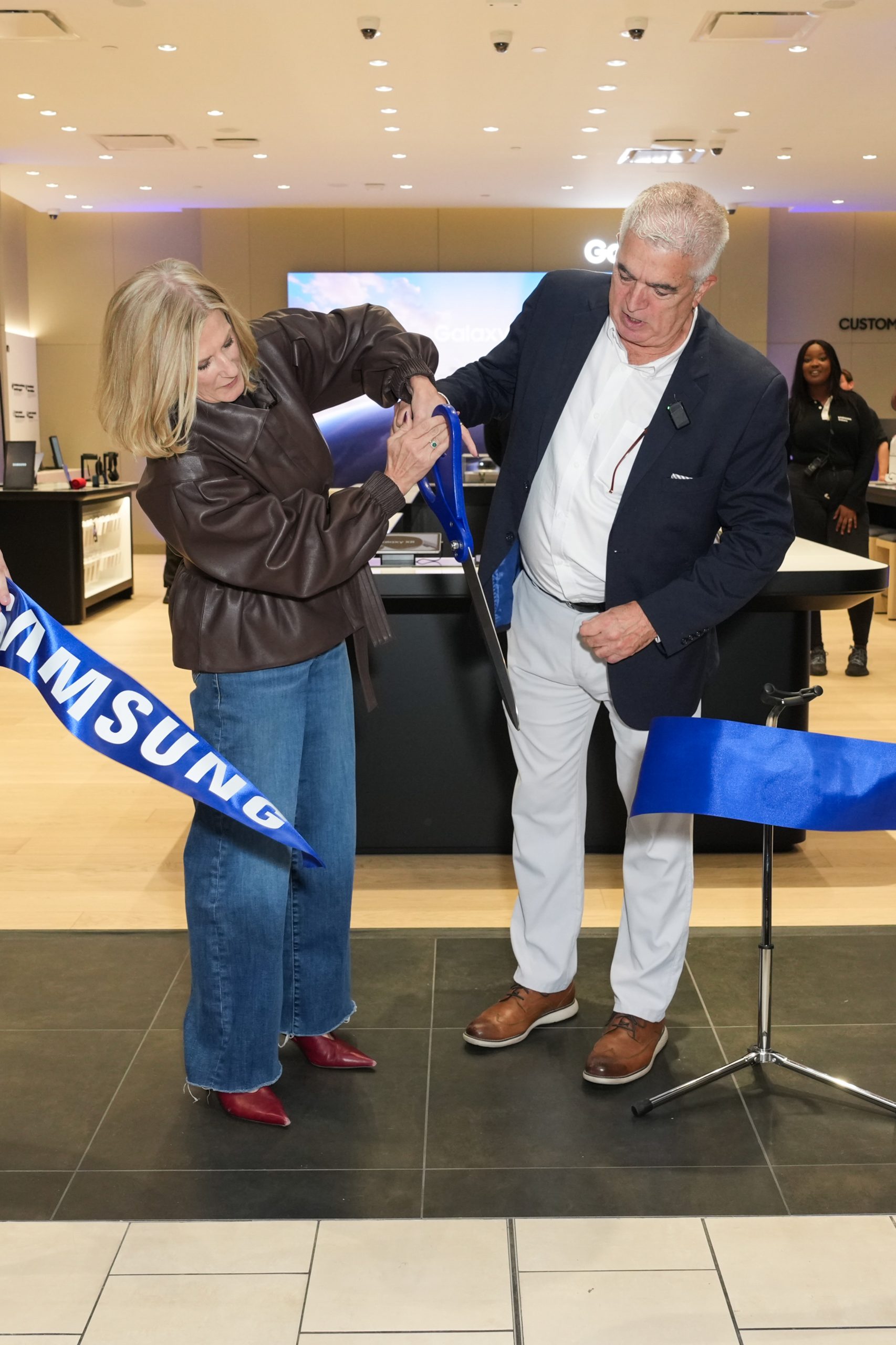 New Samsung Experience Stores Open the World of Galaxy